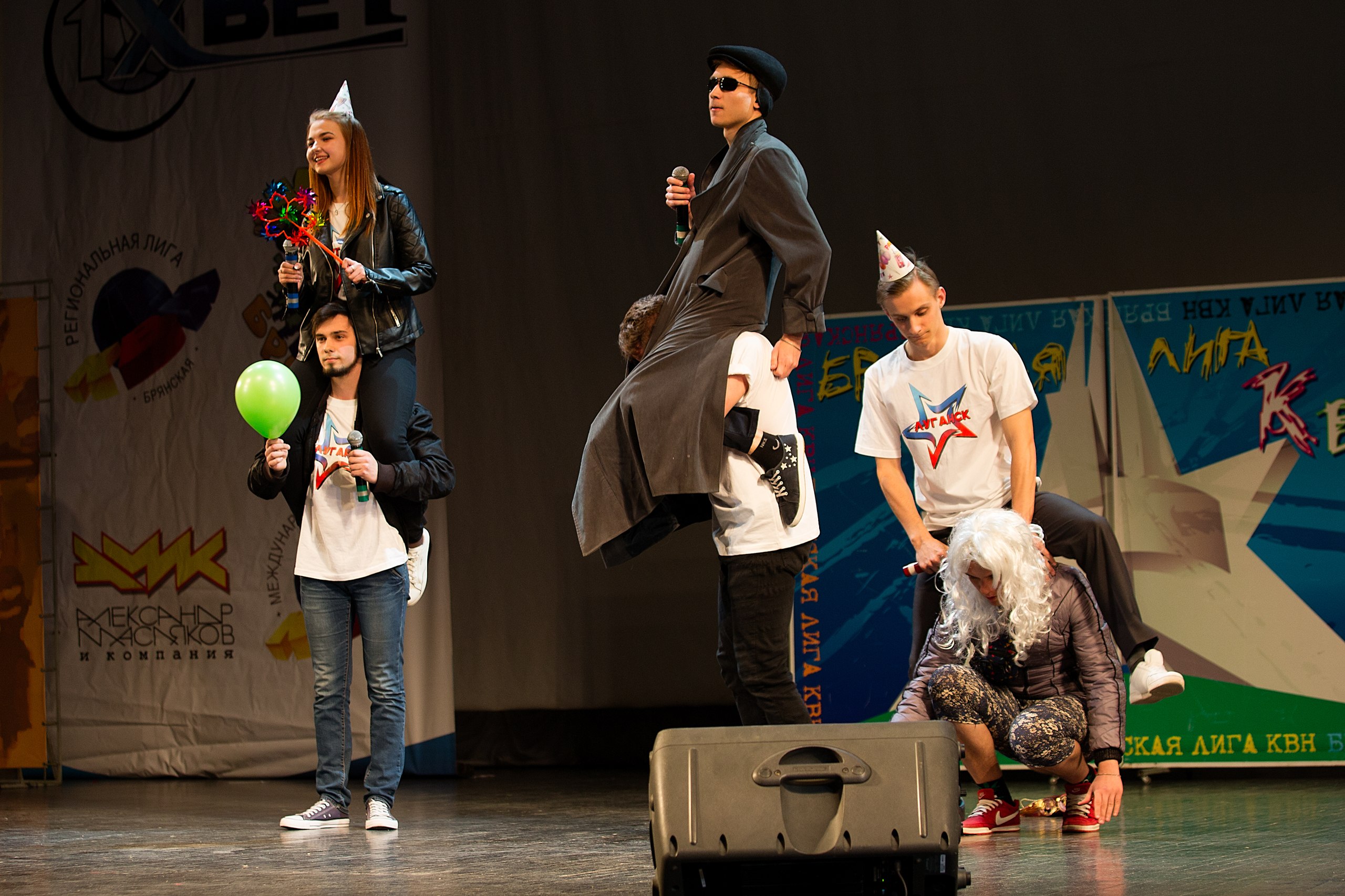 Ultimate shoulder rides / Russian students (wom)