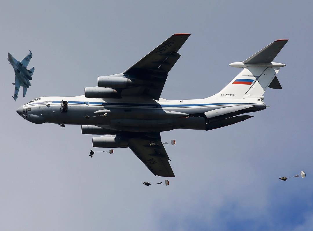 Su-27M covers airdrop from Il-76MD [1080×798] : r/MilitaryPorn
